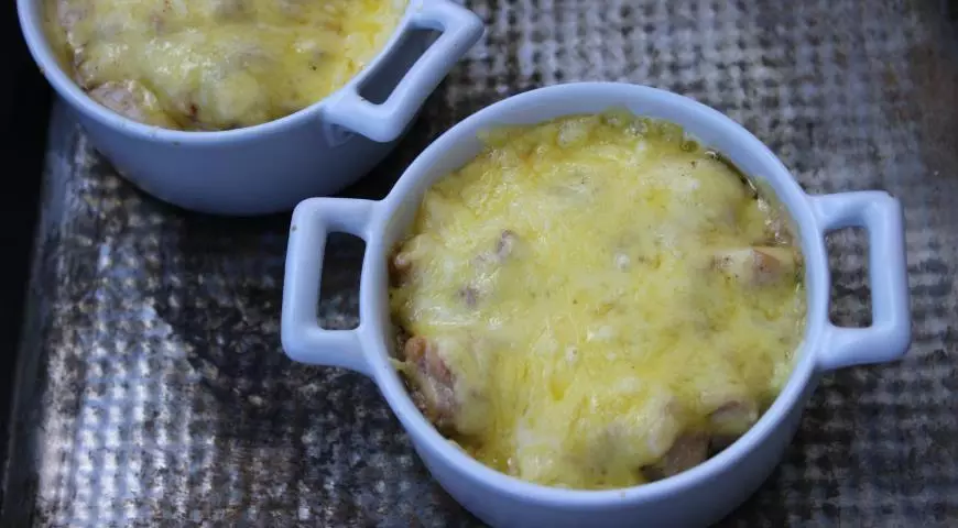 Pusimos al horno julientado con pollo y zorros en el horno.