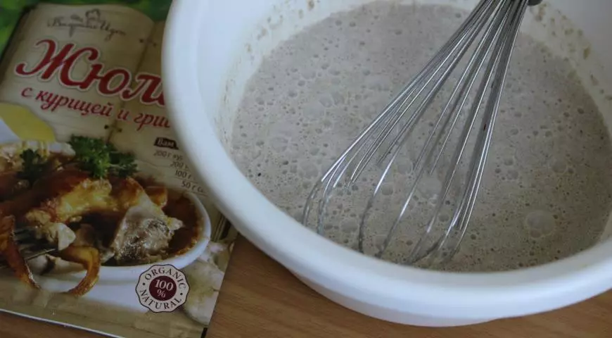 Creme-Mix mit einer Mischung für Sauce