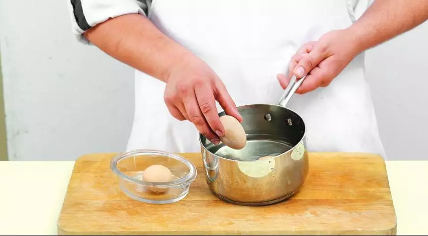 Fotografija priprave recepta: topla solata s Cesar jajca in pečen krompir, Številka koraka 4