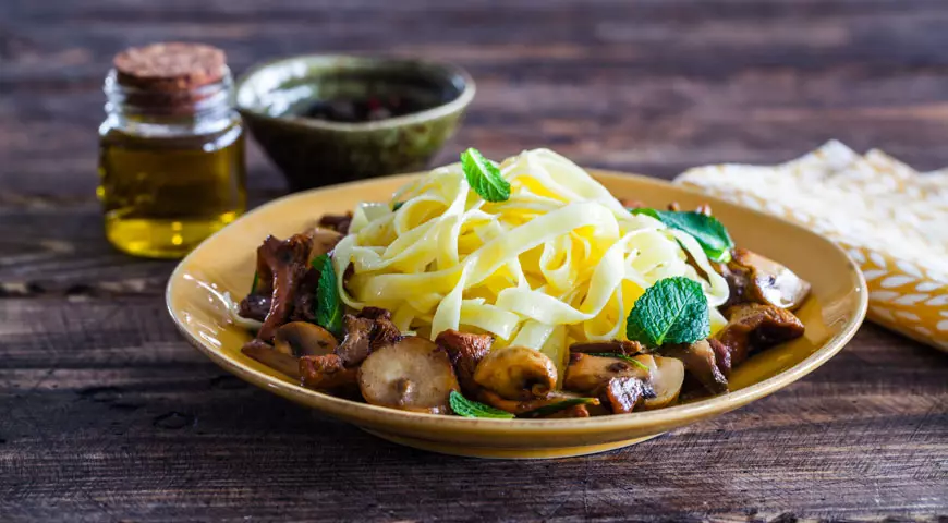 Talolini con cogomelos variados, receita paso a paso con fotos