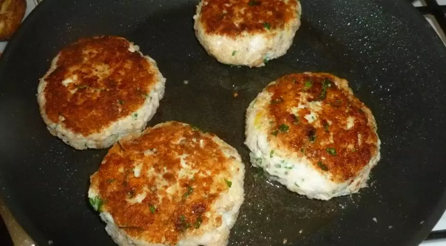 Fry Bish Cutlets куурулган табада