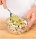 Photo of the preparation of the recipe: Salad with champignons and walnuts, step number 2