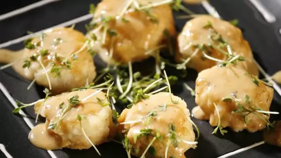 Teku scallops tare da miya mai kuskure, girke-girke-mataki girke tare da hotuna