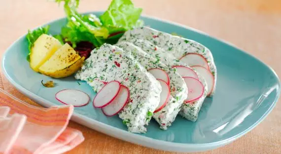 Terrine of Cottage Cheese dengan lobak dan bumbu, resep langkah demi langkah dengan foto