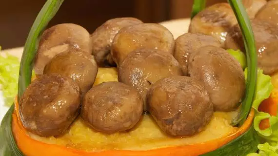 蘑菇Lukoshko，逐步食谱与照片