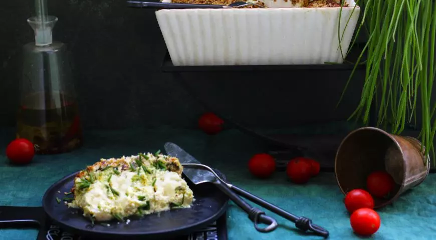 Receta para la coliflor al horno en puré de brócoli debajo de la corteza de la tuerca