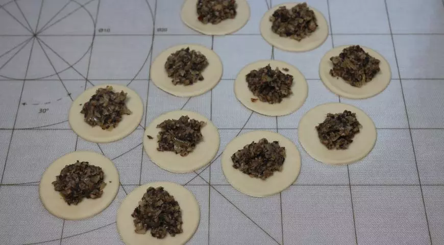 Foto fan it koken Resept: Dumplings mei Mushroom Filling, Stap Number 5