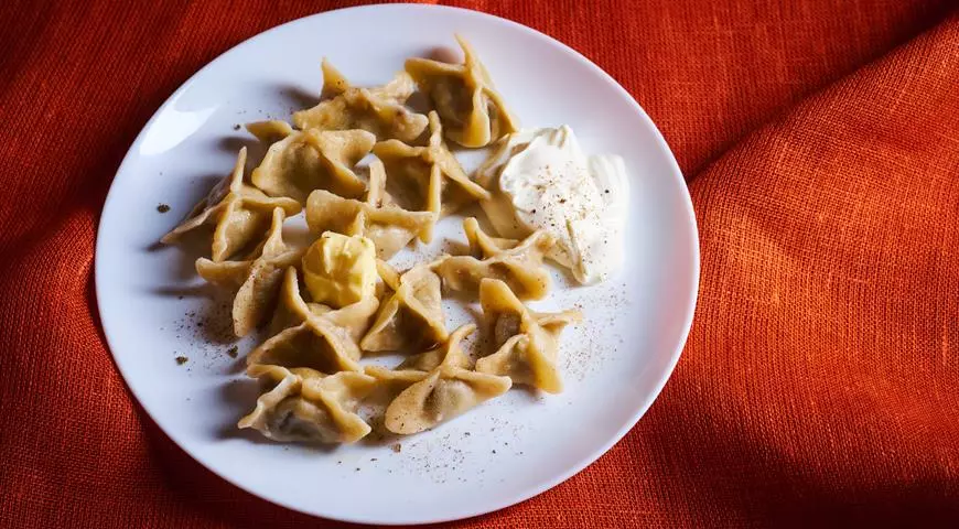 Pelmeni nqaij nyuj nrog prunes