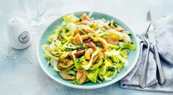 Green salad nga adunay mga oysteries, lakang nga lakang sa lakang nga adunay mga litrato