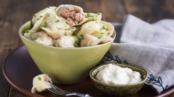 Pelmeni dengan ikan, resipi langkah demi langkah dengan foto