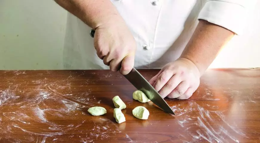 Foto persiapan resep: Pelmeni dari daging sapi dan babi, langkah №4