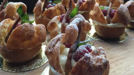 Swan Lake - profiteroles, trinnvis oppskrift med bilder