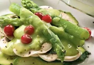 Zucchini Salate e nang le moaparo oa avocado, risepe ea mohato ka mohato ka lifoto