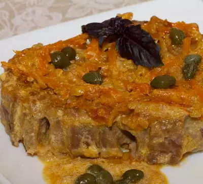 Succoso arrosto di ekeyhazi con paglia vegetale