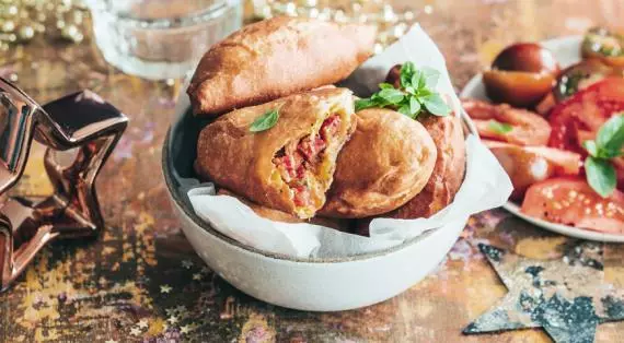 Ama-patties we-Italian Fried Patties nge Salami ne-Mozzarella, Iresiphi yesinyathelo-ngesinyathelo ngezithombe