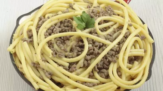 Pasta Falls na may karne ng baka, hakbang-hakbang na recipe na may mga larawan