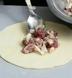 Photo Cooking Recipe: Big Round Somas na may Meat, Step No. 4