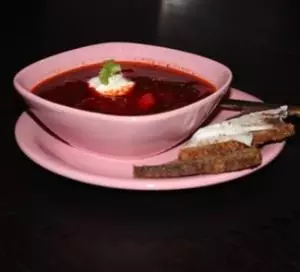 Piros borsch káposzta nélkül, lépésenkénti recept a fotókkal