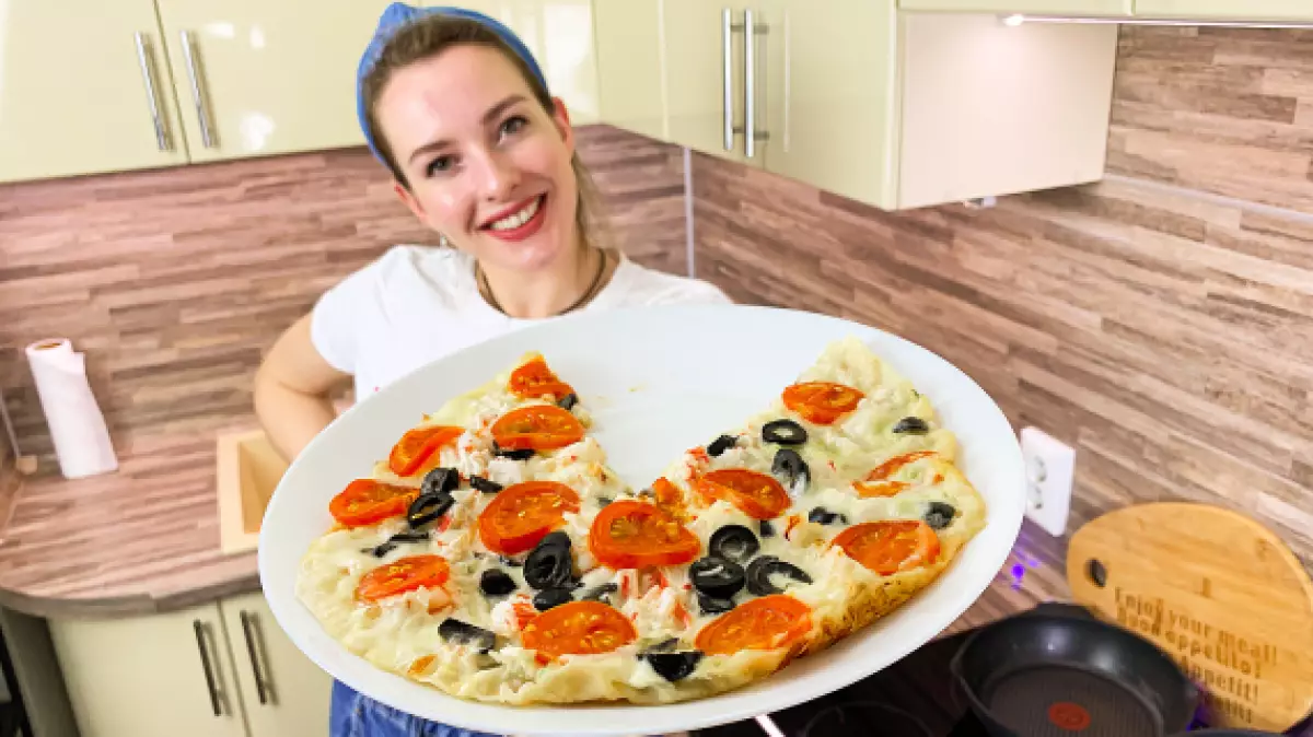 Pizza de la picioare într-o tigaie de prăjire în 15 minute, rețetă pas cu pas cu fotografii