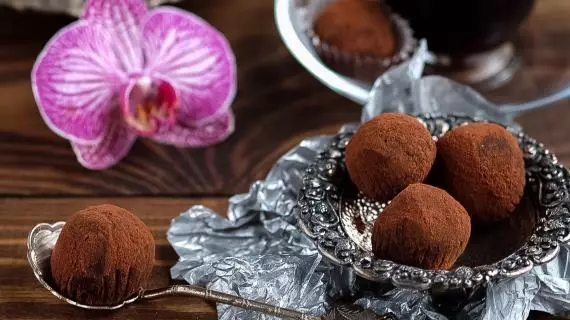 Trufas de chocolate con xenxibre e zume de laranxa, receita paso a paso con fotos