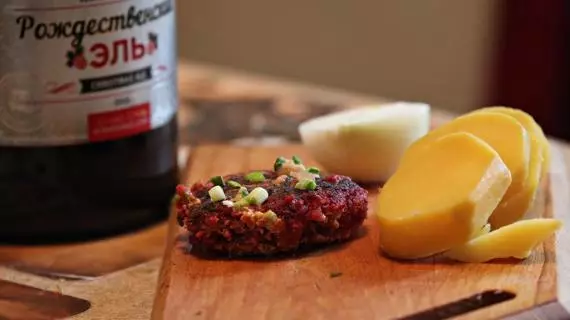 Cutlets de beetter: produto de moitos medios, receita paso a paso con fotos