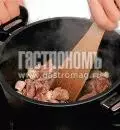 Stock Foto Koken Recept: Tarwepap met lam, stap nummer 2