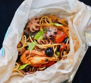 Spaghetti met zeevruchten in "Envelope", stapsgewijs recept met foto's