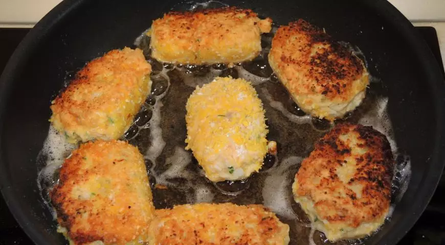 Cutlets preparados peixes no pan de porco