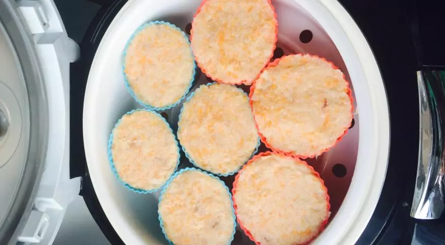 Preparing fish cutlets in a multicooker for a couple