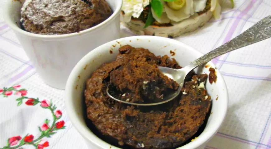 Torta con queso cottage en el microondas durante 3 minutos está listo para alimentar