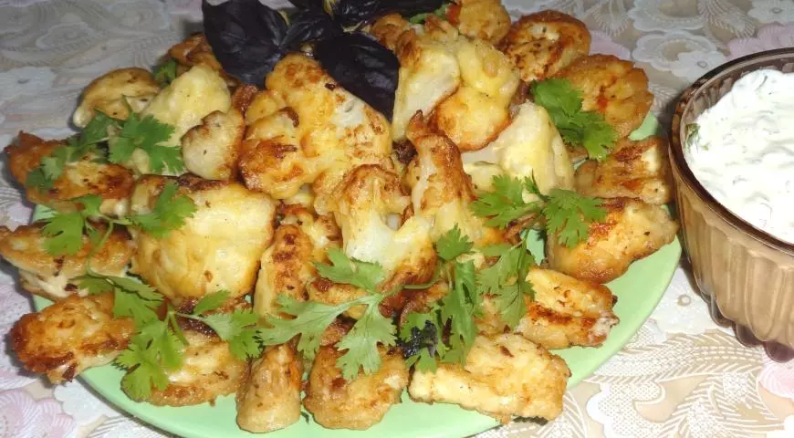 Cauliflower thiab cheese hauv klyar