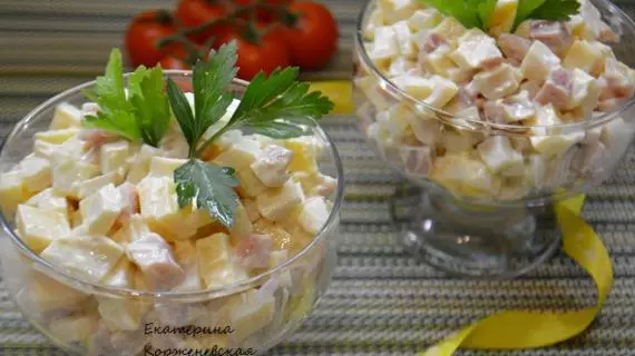 Salad nwere ham ham na skwid, nzọụkwụ nzọụkwụ na foto