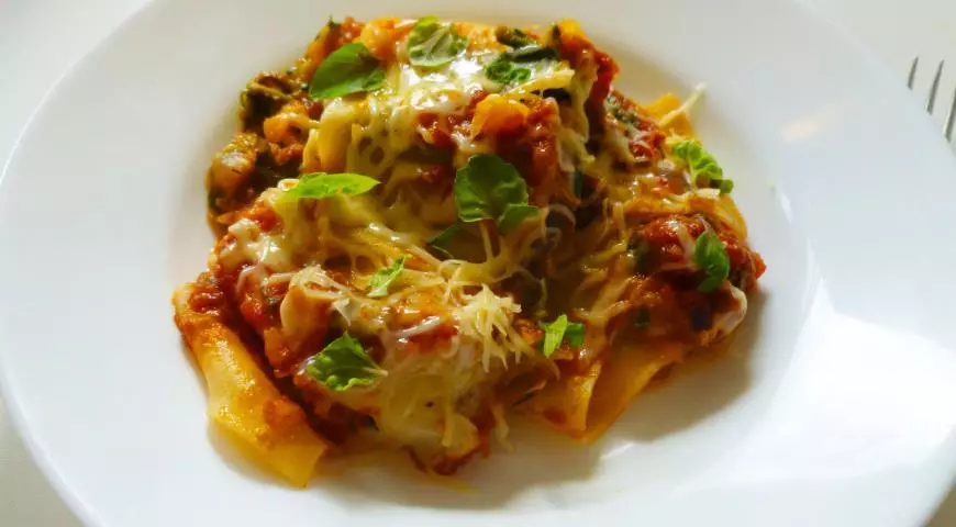 Rotolo avec citrouille et épinards prêt pour l'alimentation