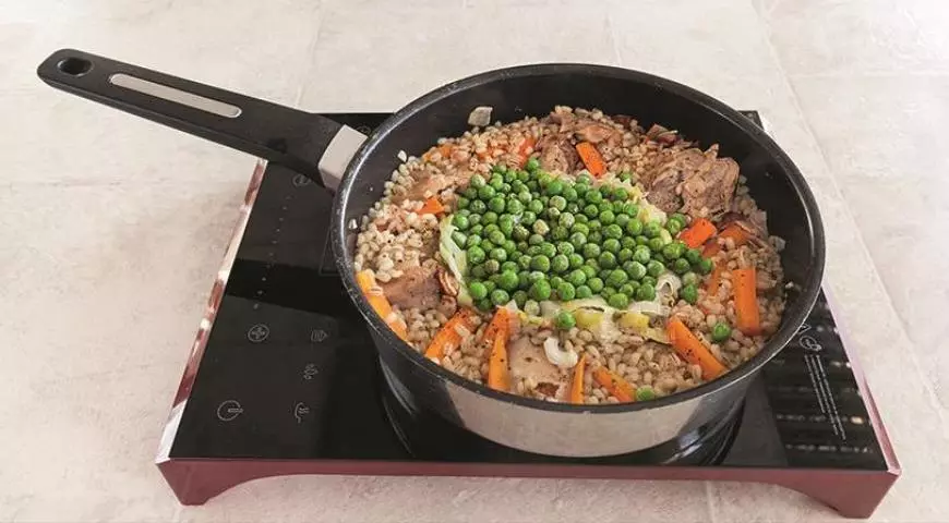 Photo Cooking Ricepe: Semplice alimentazione fatta in casa - pollo con perlobal e verdure, passo numero 6