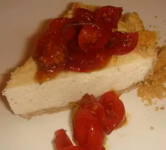 Cheesecake de cereja com tomates de cereja