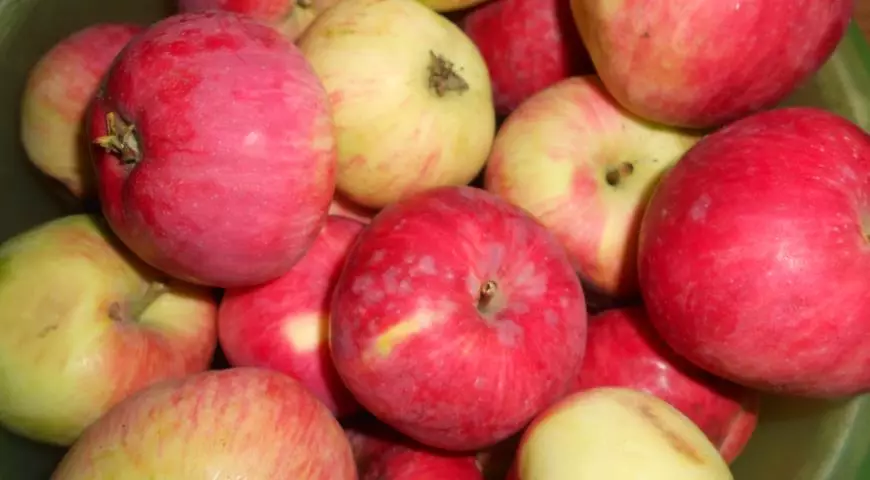 Txiav txiv apples, ua noj kom txog thaum muag muag