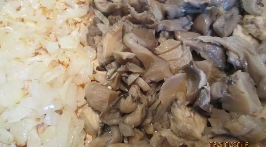 Siedde beef, champignons en grienten snije yn stikken