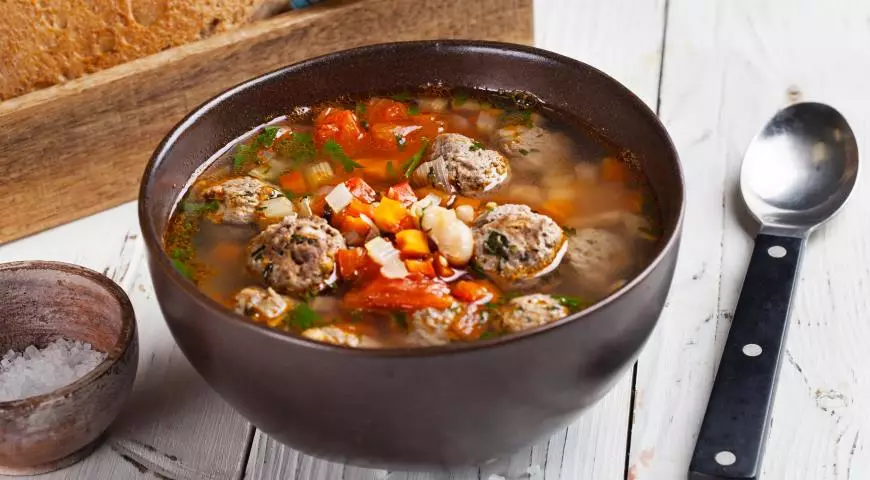 Suppe med kjøttboller og bønner, trinnvis oppskrift med bilder