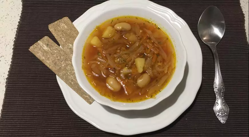 Lean Borsch ar baltām pupiņām