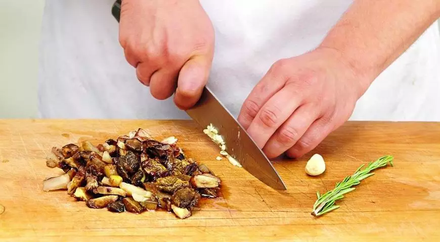 Αποθήκη Φωτογραφίας συνταγή μαγειρέματος: ρίζες από ένα κατσαρόλα με μανιτάρια, βήμα αριθμός 1