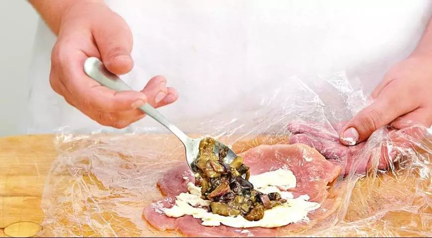 Φωτογραφία της προετοιμασίας μιας συνταγής: ρίζες από ένα τσίχλα με μανιτάρια, βήμα №4