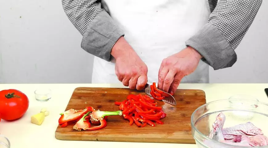 Foto av forberedelsen av oppskriften: Cedenza fra en ceskery med pepper og ingefær, trinn nummer 3