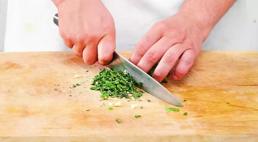 Stock Foto Cooking Recipe: Bakt Ceskery Med Herbal Oil, Trinn Nummer 2