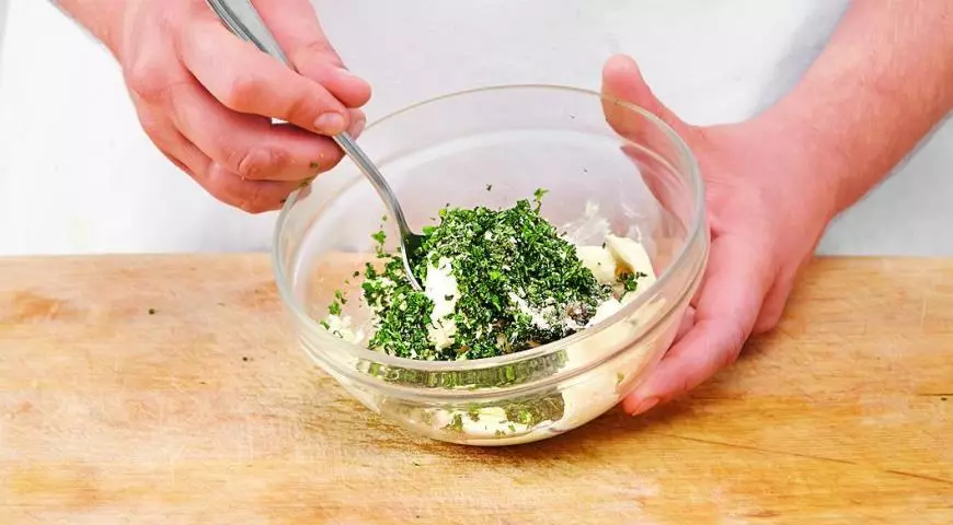 Stock Foto Cooking Recipe: Bakt Ceskery Med Herbal Oil, Trinn Nummer 3