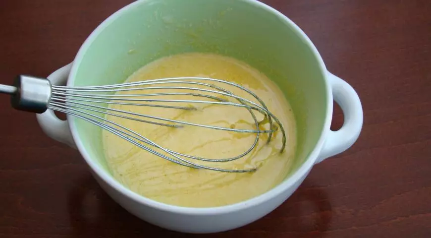 Stock Foto Kuhanje Recipe: torta s kuhanim kondenziranim mlekom in mandljem, Številka koraka 6