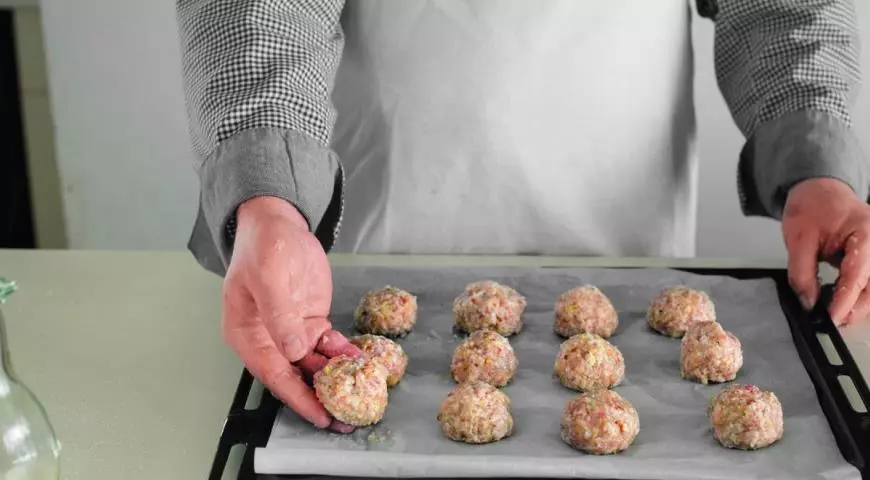Stock Foto Coking Recipe: Chicken Meatballs mei Smoked Aroma, Stap Number 6