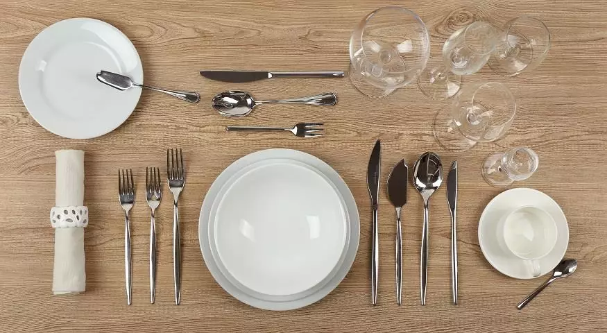 Palvelemme pöytää kuten Buckinghamin palatsissa: 10 yksinkertaista vinkkejä juhlalliseen illalliseen 123096_2