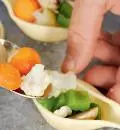 Foto de stock Receta de cocina: conchas con verduras y champiñones, paso número 6