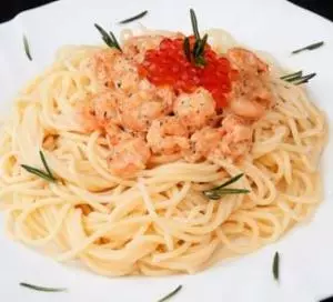 Spaghetti med reker og rødt kaviar, trinnvis oppskrift med bilder