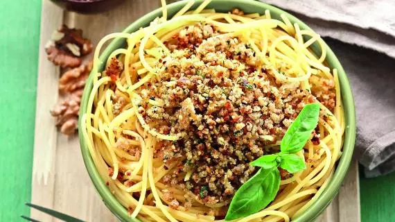 Spaghetti met knapperige sprenkel, stapsgewijs recept met foto's